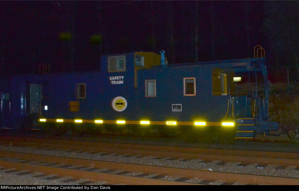 MCVX Caboose 9657 on Q439-24